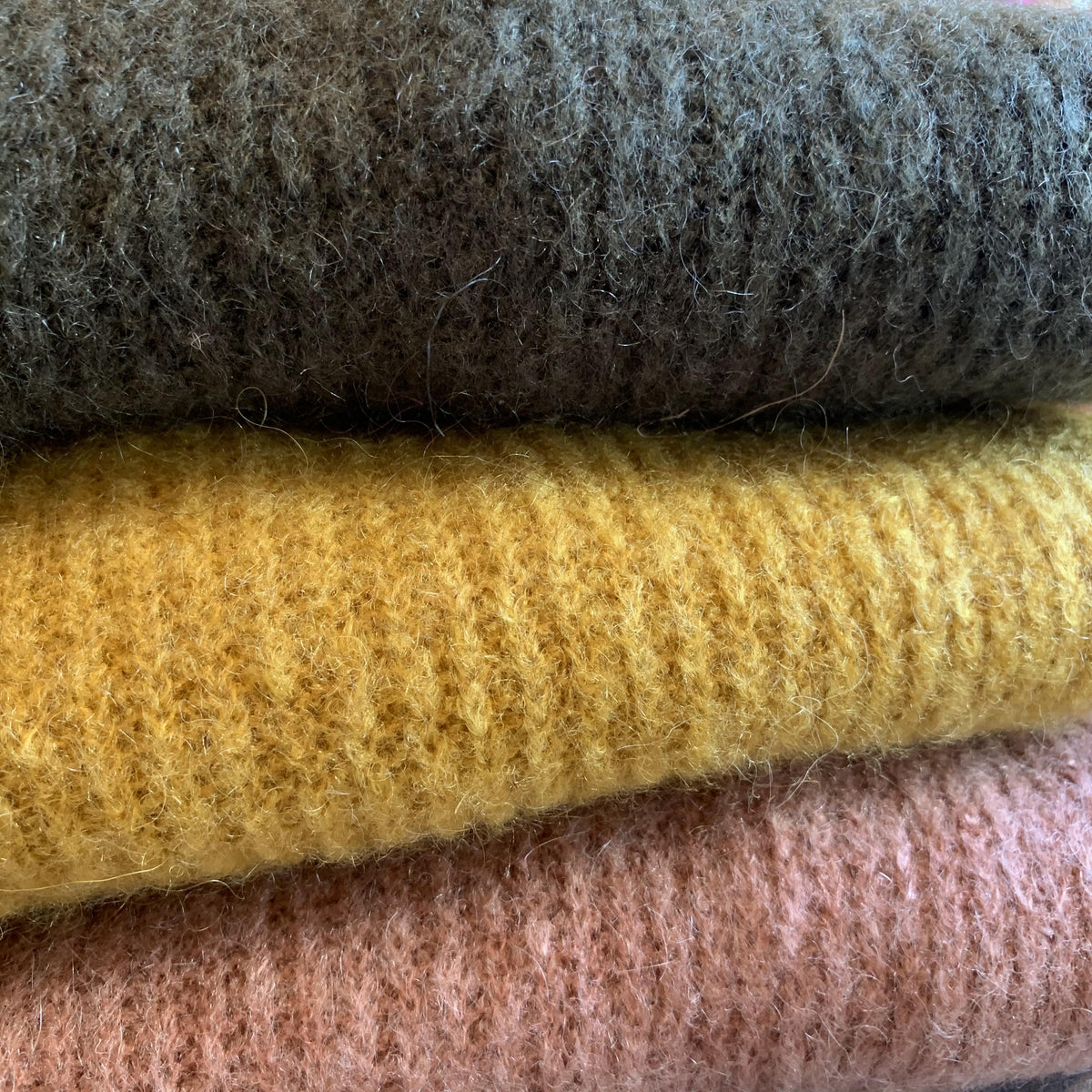 PULLS & SWEATS – JUNE CONCEPT STORE